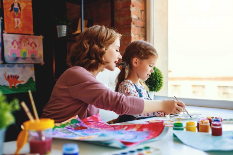 Lucru de acasa. Cum faci față cu job remote și copiii alături