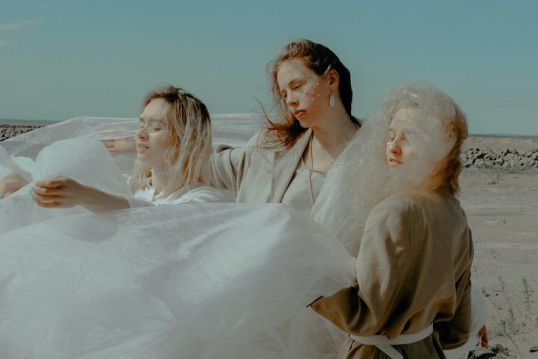 Concediu medical. Ce conditii trebuie sa indeplinesti si cati bani iei